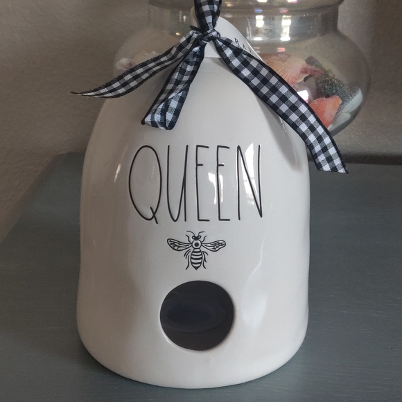 Rae Dunn | Other | Rae Dunn Queen Bee Birdhouse | Poshmark